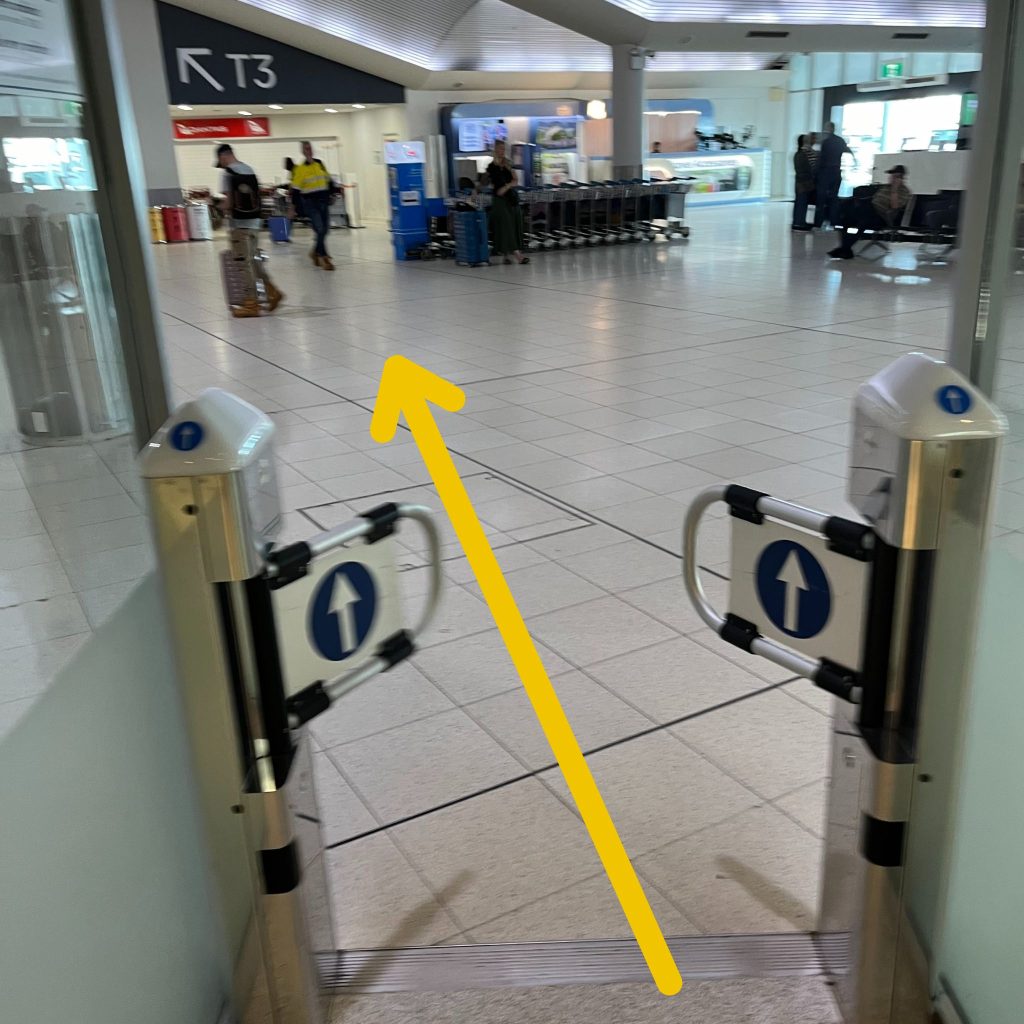 Perth Airport T4 (QANTAS) Arrivals – Shuttle Bus Pickup Instructions ...